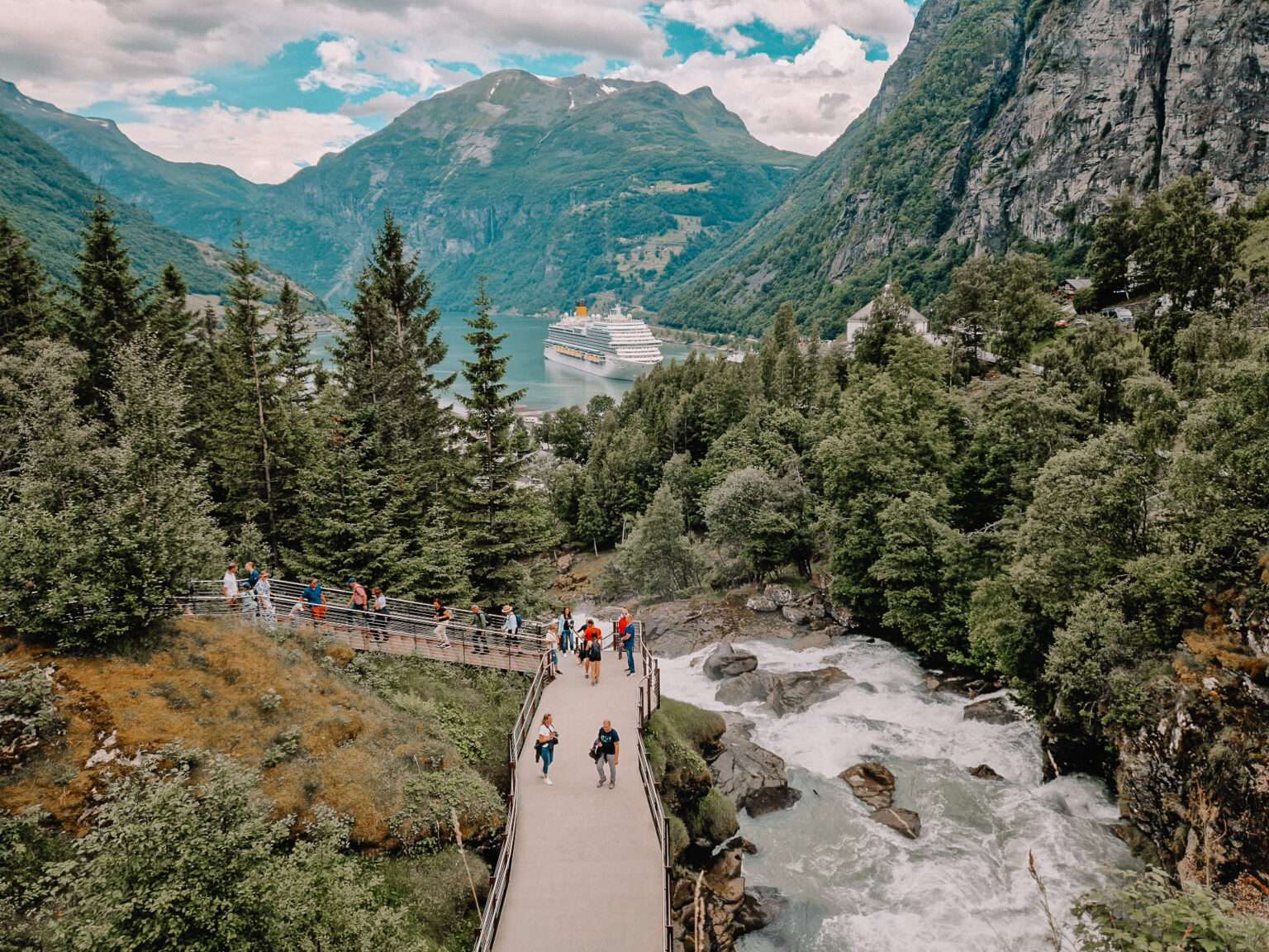 Flydalsjuvet Aussichtspunkt · Wanderung ab Geiranger